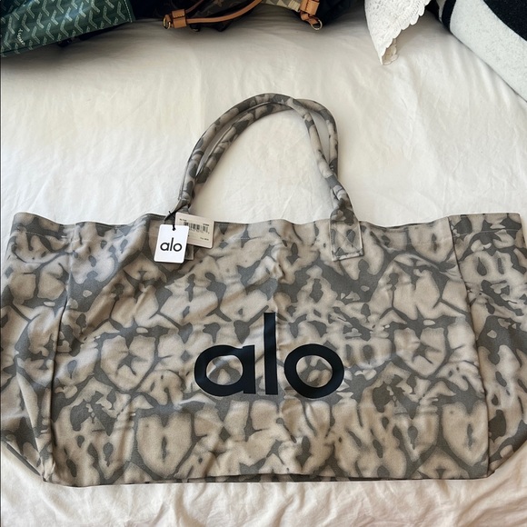 ALO Yoga | Bags | Alo Yoga Tote | Poshmark
